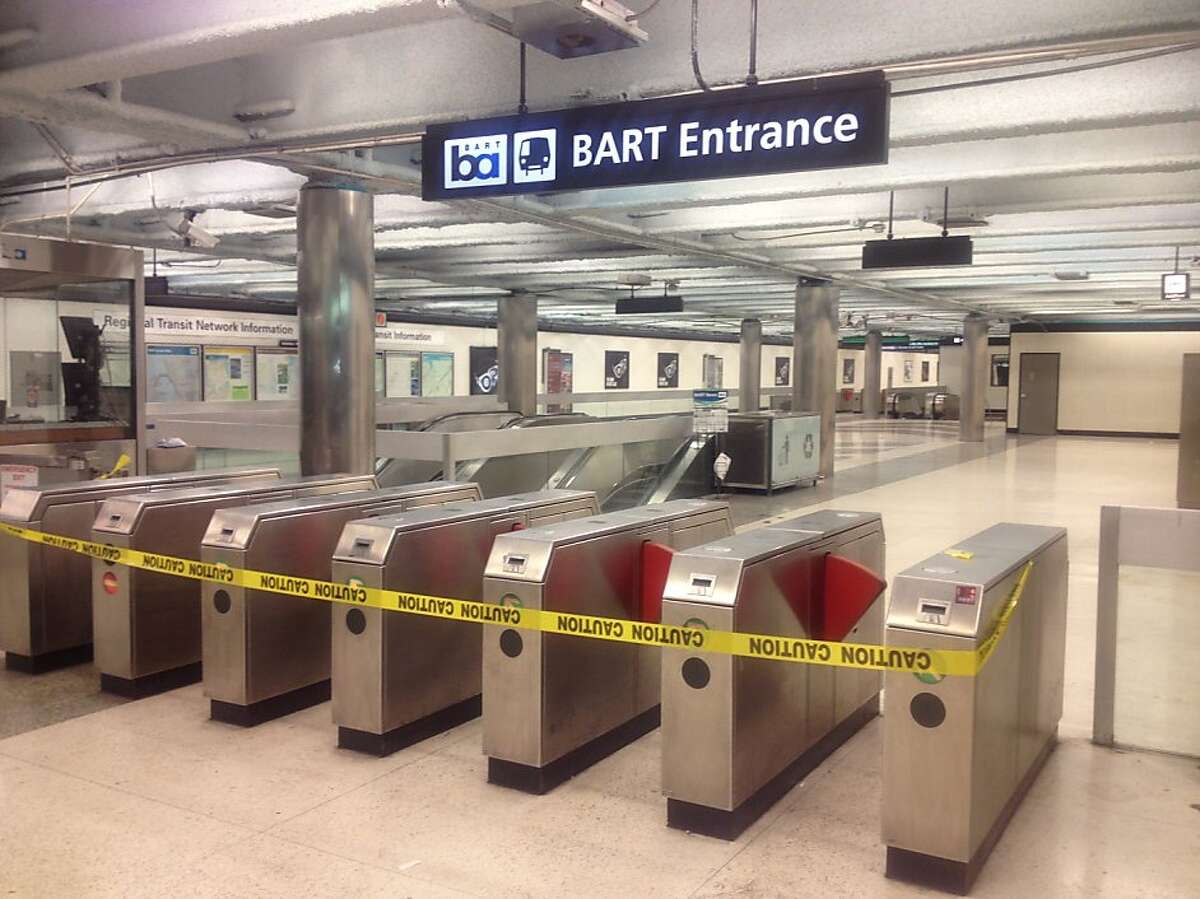 BART talks in limbo as strike paralyzes commute