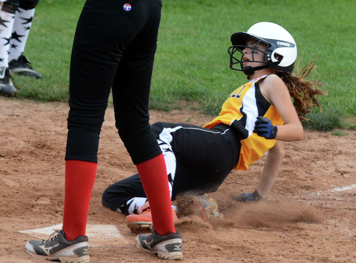 Trumbull unseats Fairfield as District 2 softball champion