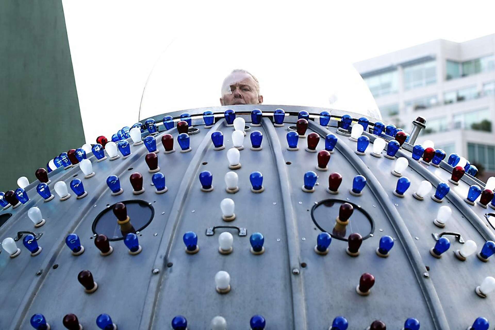 Eric Staller's Bubbleboat to light up the bay