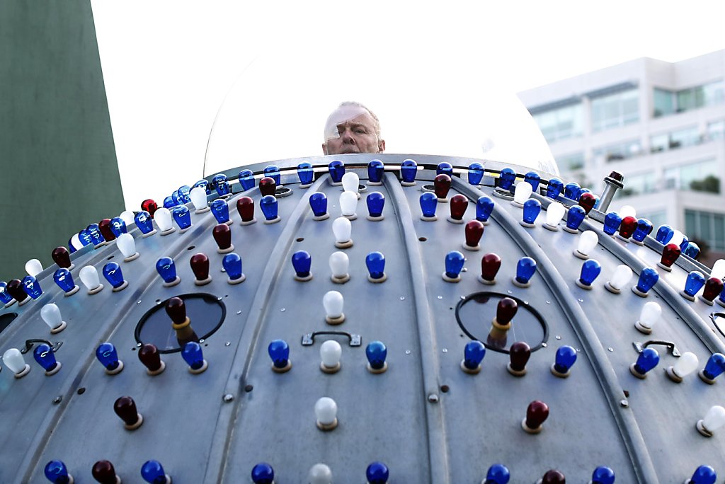 Eric Staller's Bubbleboat to light up the bay