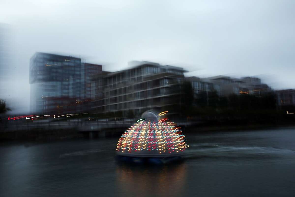 Eric Staller's Bubbleboat to light up the bay