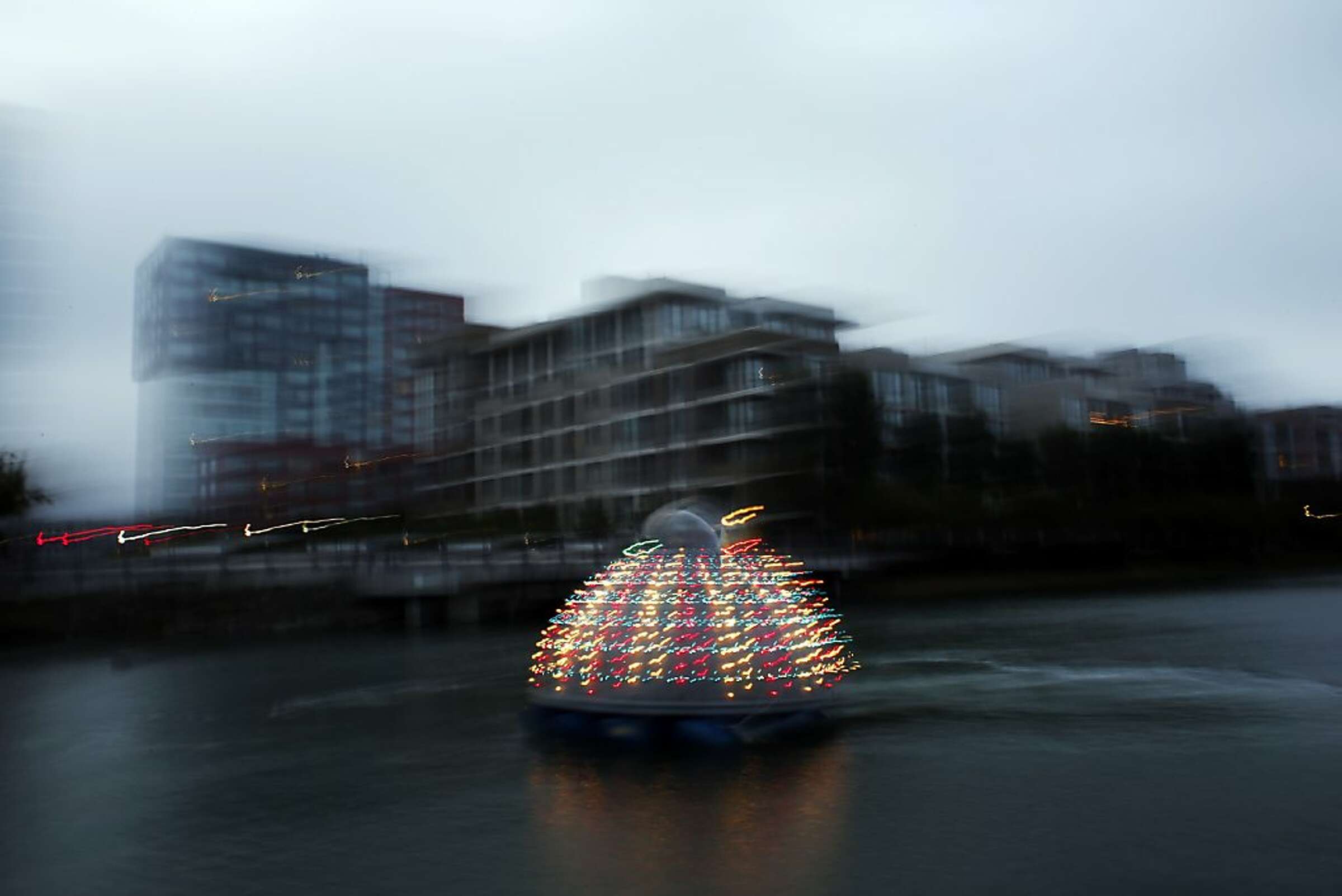 Eric Staller's Bubbleboat to light up the bay