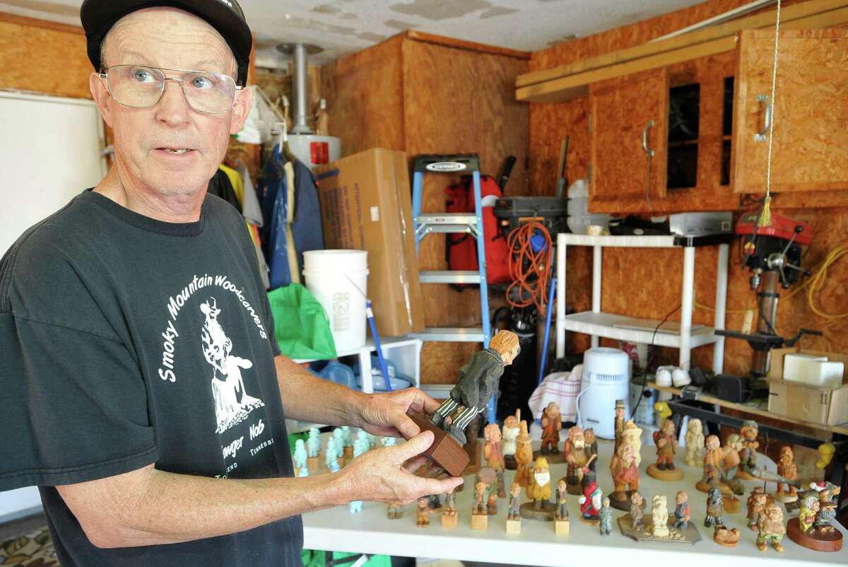 Groves whittler carves out niche online