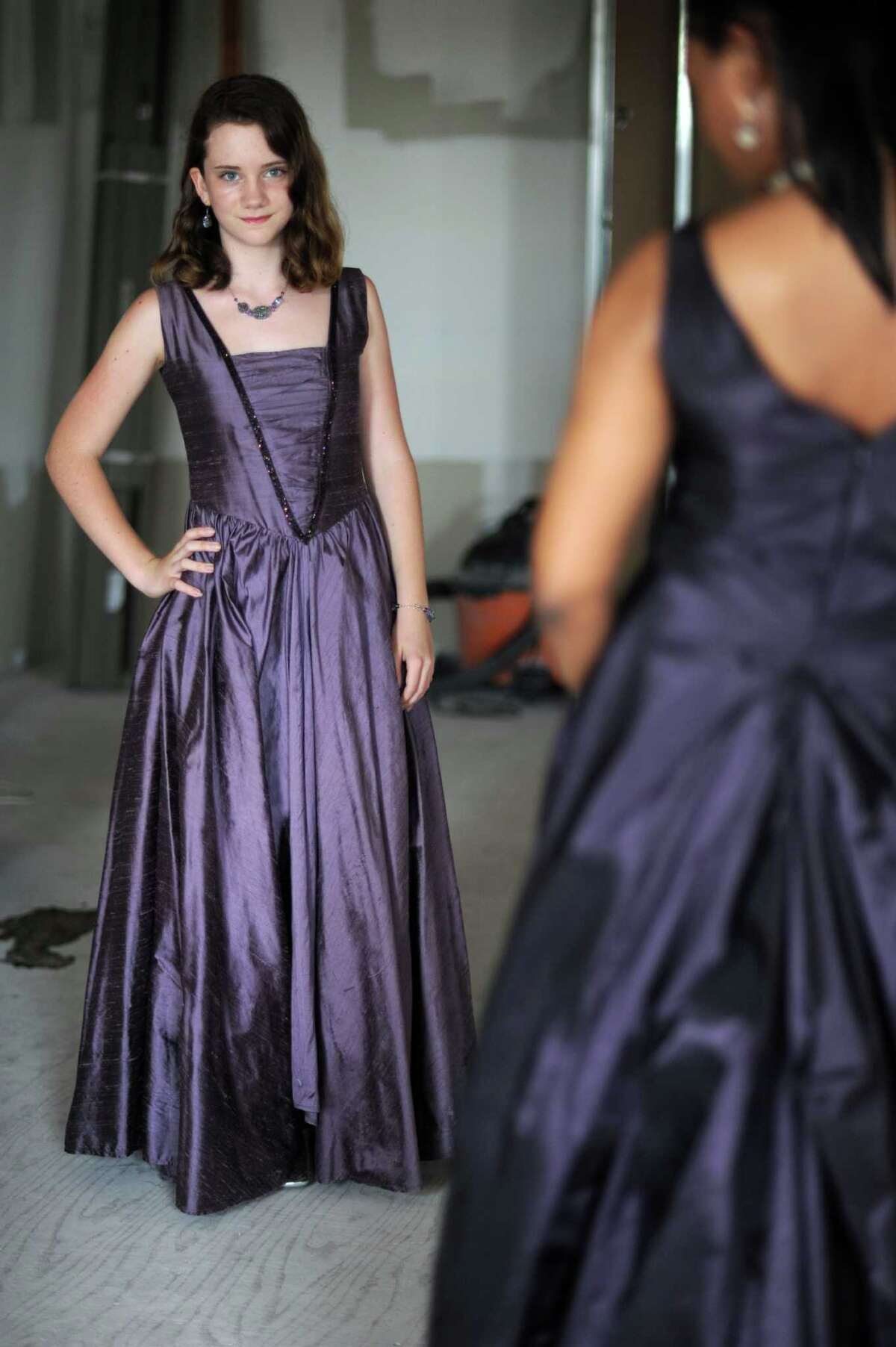 Fashion designer Butler connects with history, Fairfield Museum