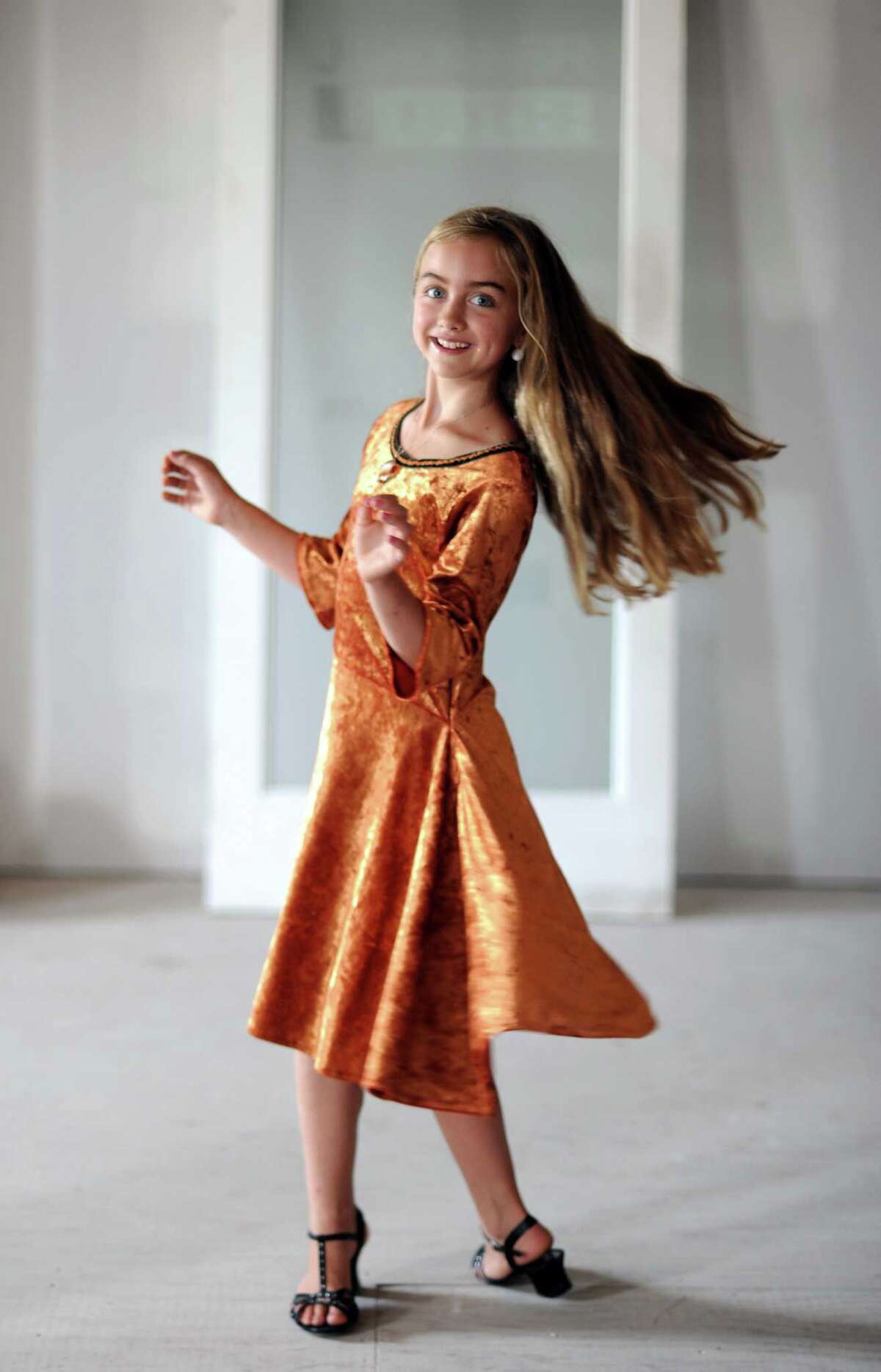 Fashion designer Butler connects with history, Fairfield Museum