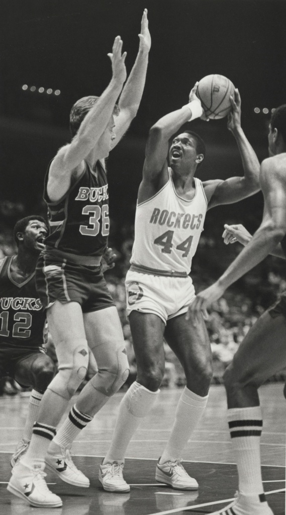Houston Rockets won their first game at the Summit 40 years ago