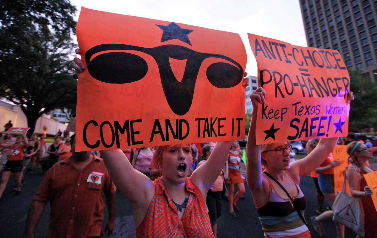 Anti-abortion rights rally draws large crowd at Capitol