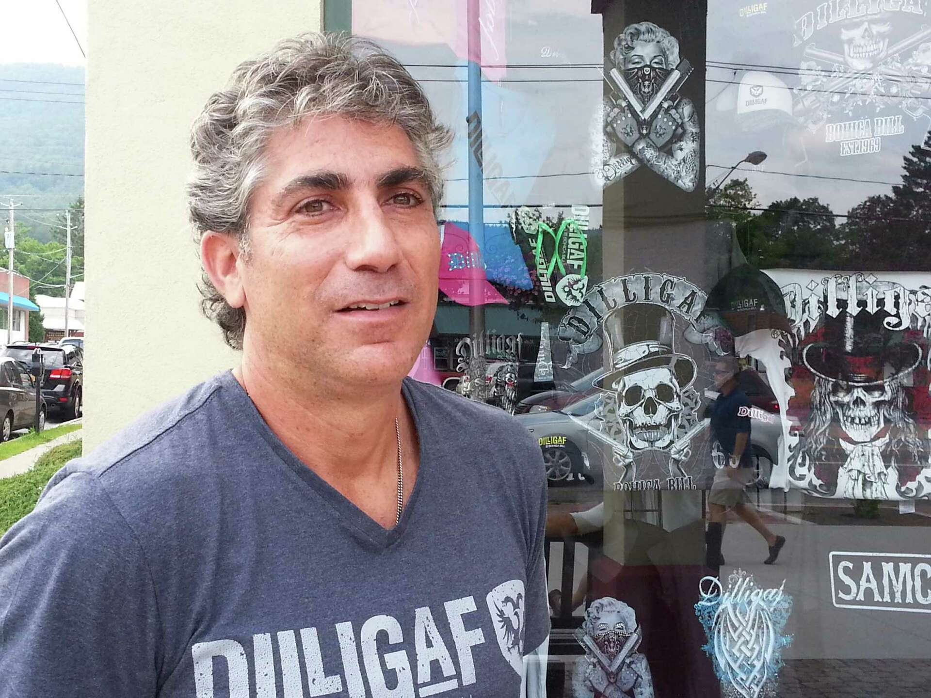 T-shirt sales 'fight' adds up to war of words