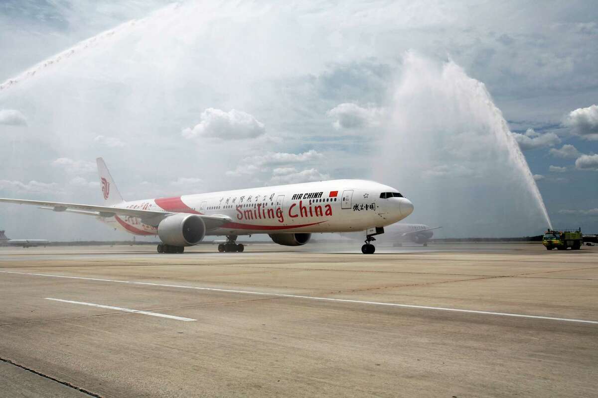 Inaugural flight from Beijing lands in Houston