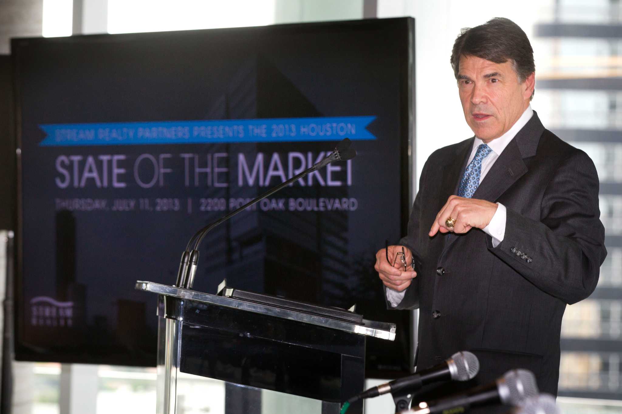 Perry sees strong foundation for Texas economy