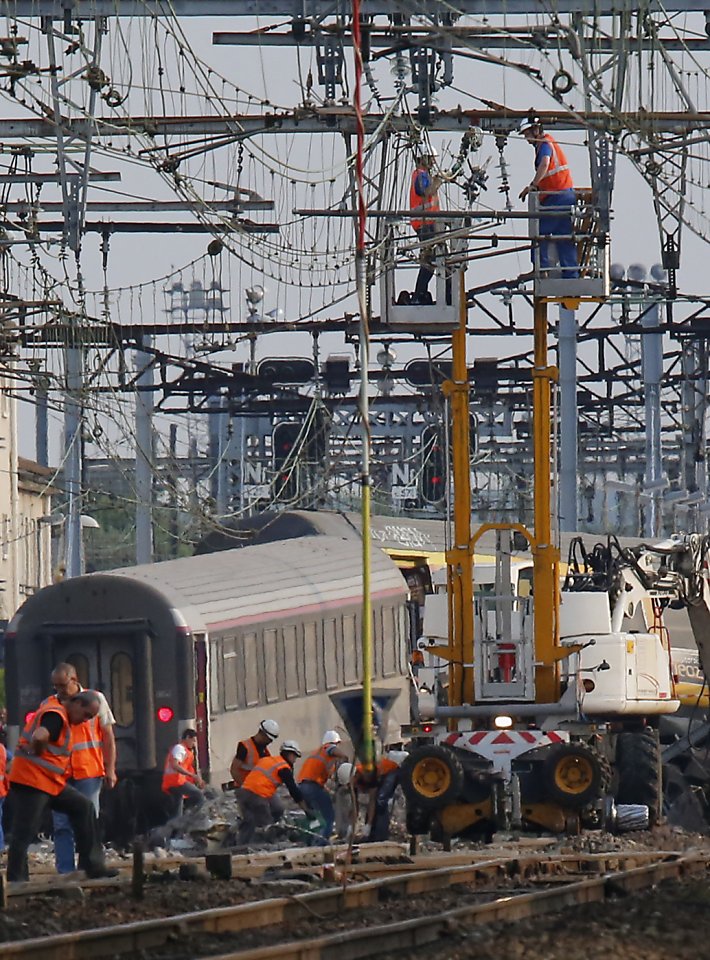 Loose rail joint caused deadly French train crash