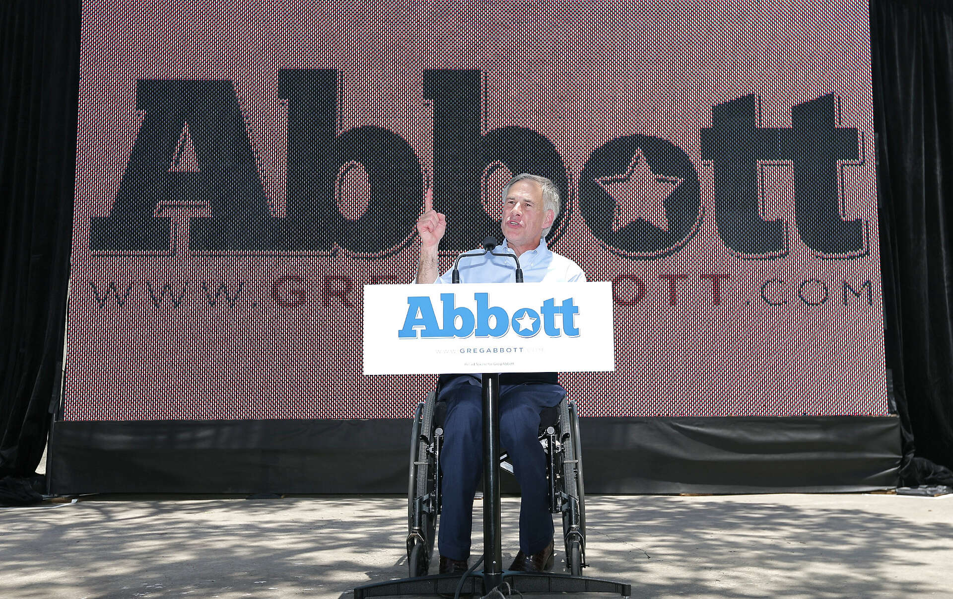 Abbott begins quest to succeed Perry