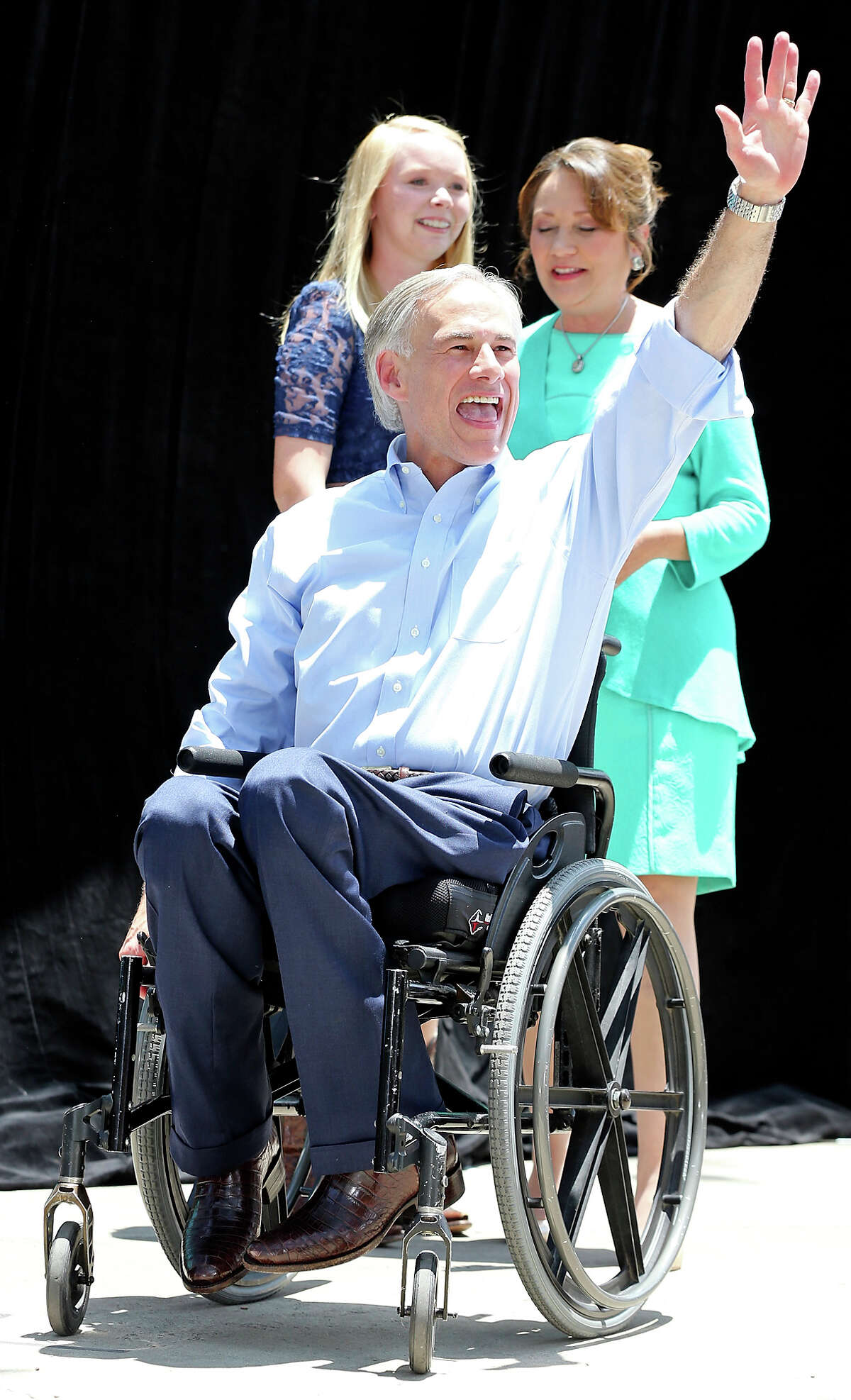 Abbott begins quest to succeed Perry