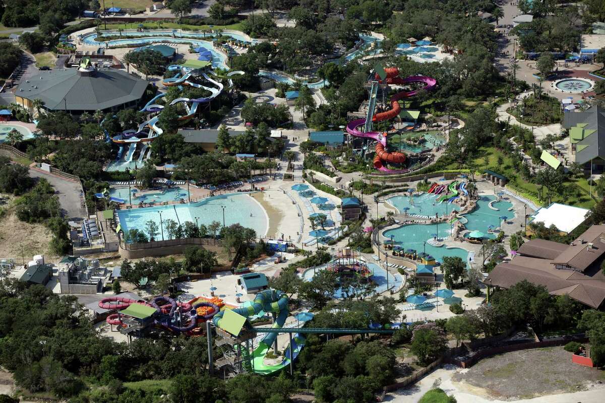 Ex-SeaWorld trainers dispute 'Blackfish,' say phase out whale show