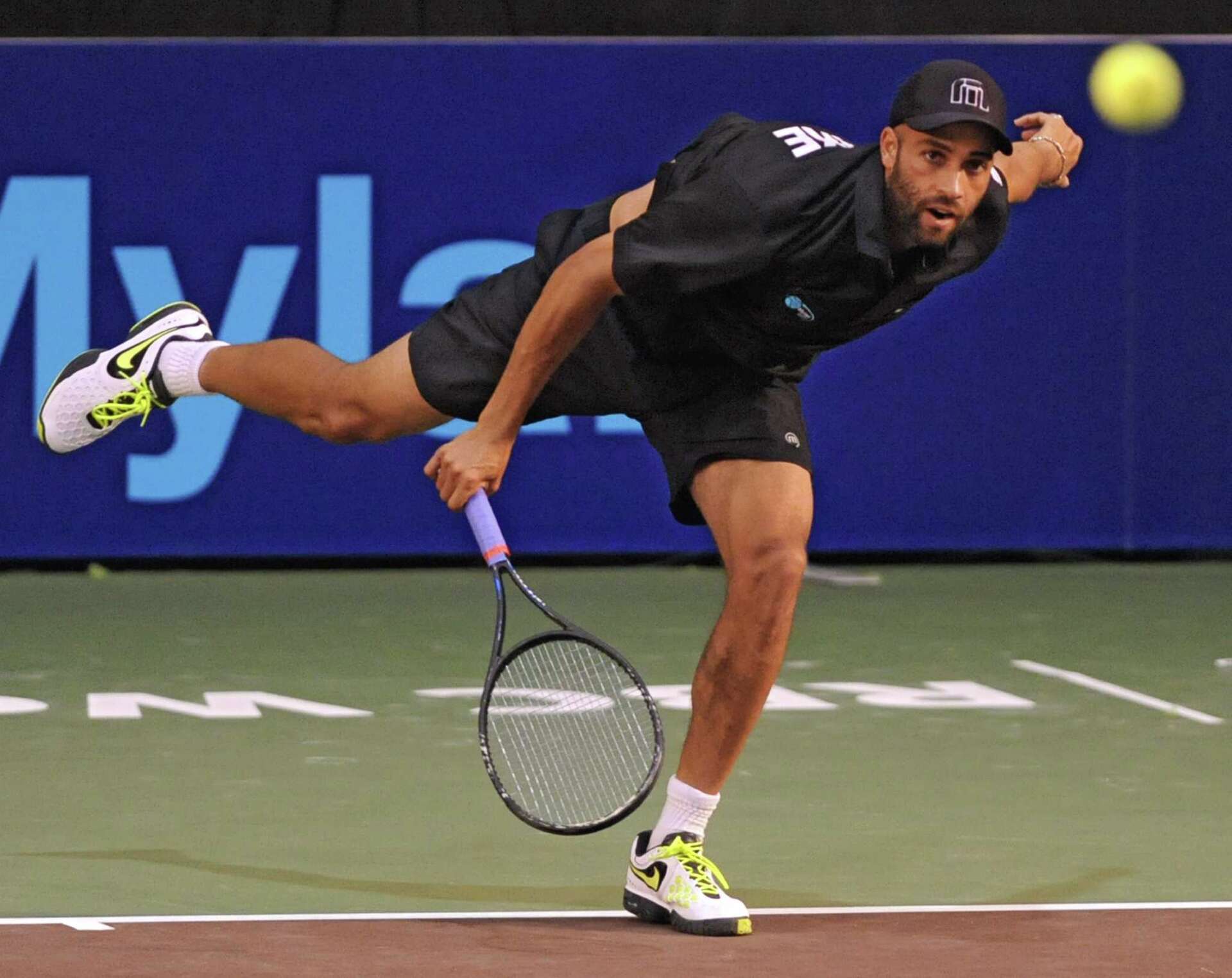 Blake pitches in for tennis fans