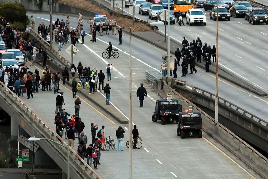 Waiter attacked, freeway blocked in 3rd Oakland protest - SFGate