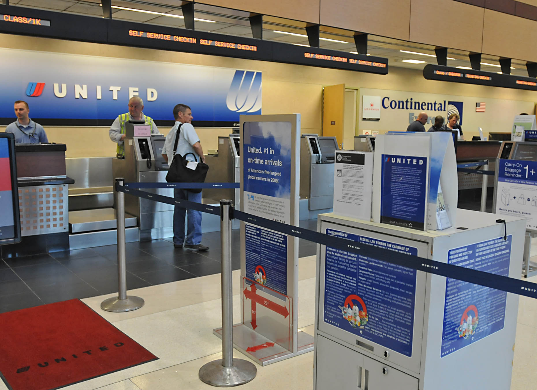 United Airport Ticket Counter