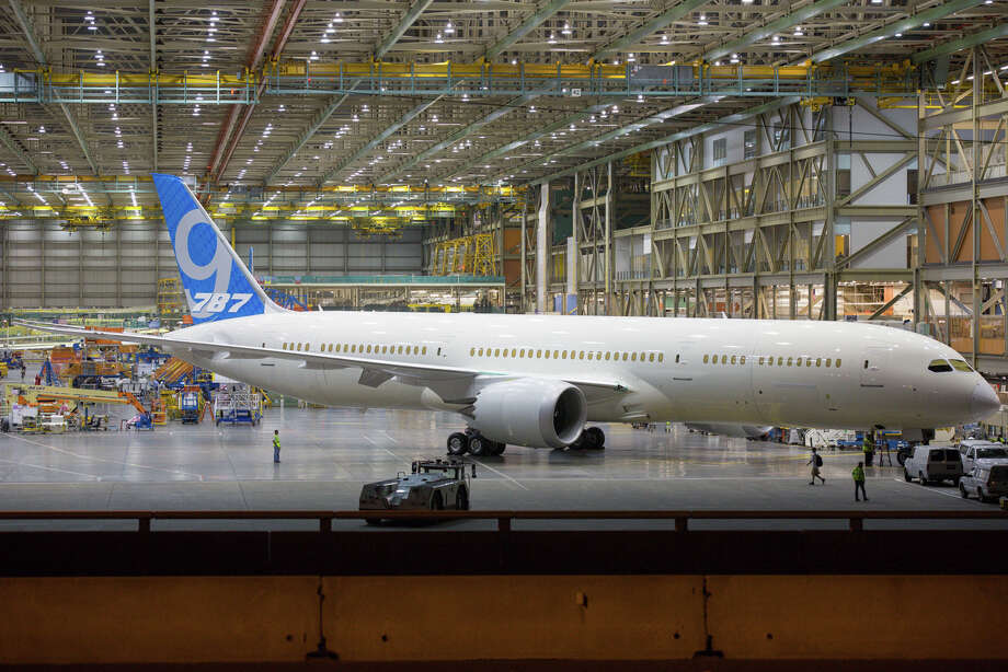 Boeing 787-9 roll out - seattlepi.com