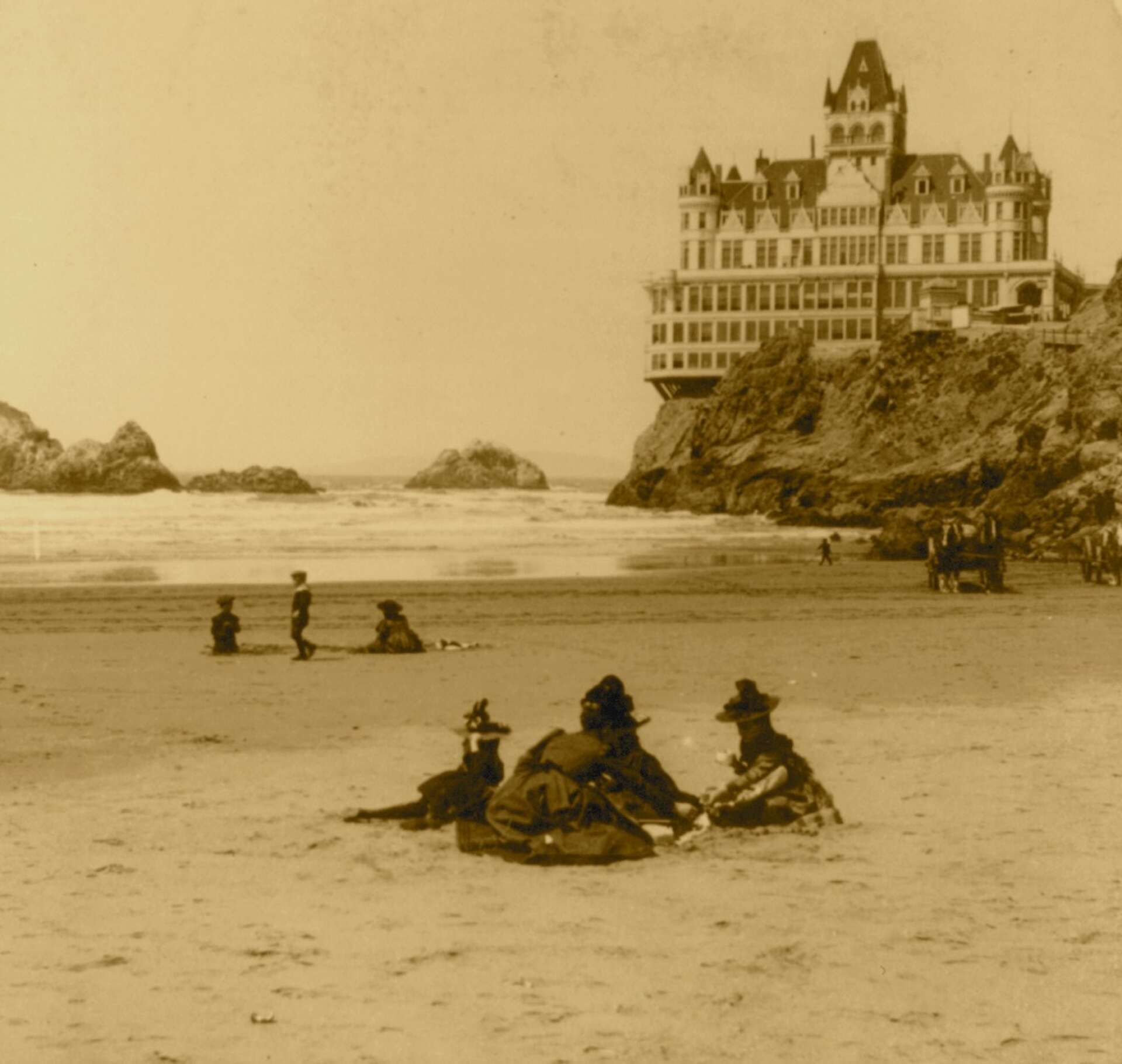 It's last call, for now, at famous Cliff House