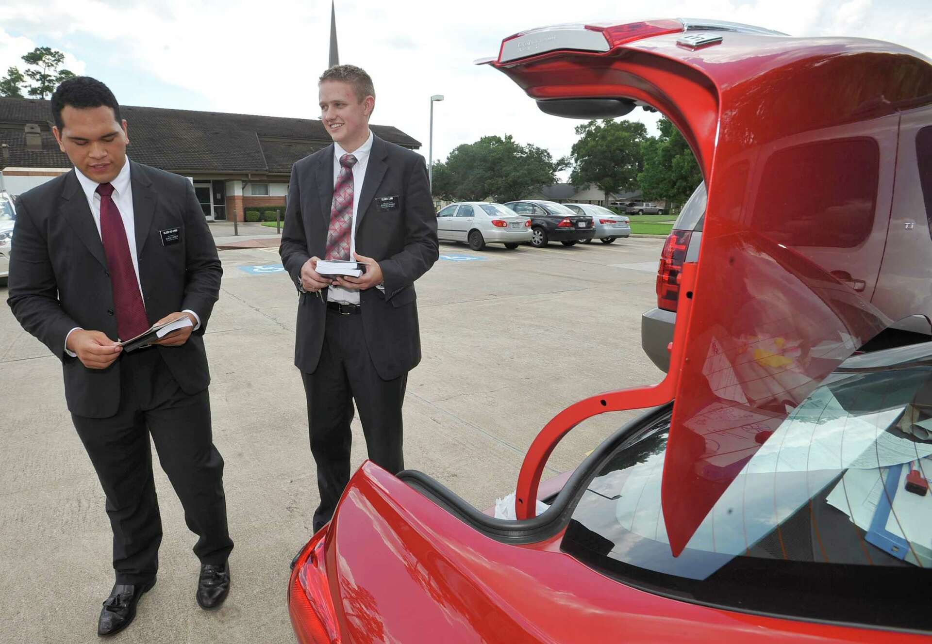 Mormon church to end door-to-door missionary practice