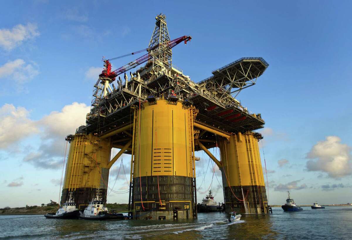 Gulf oil profits lure $16 billion more in rigs by 2015