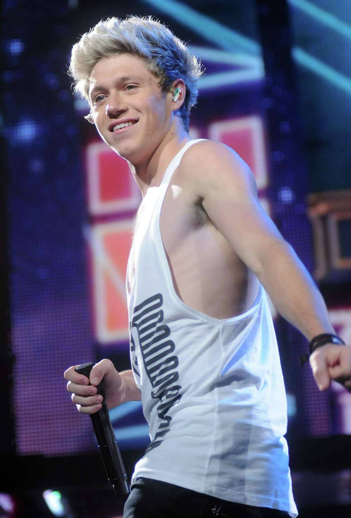 One Direction premieres music video filmed at NASA