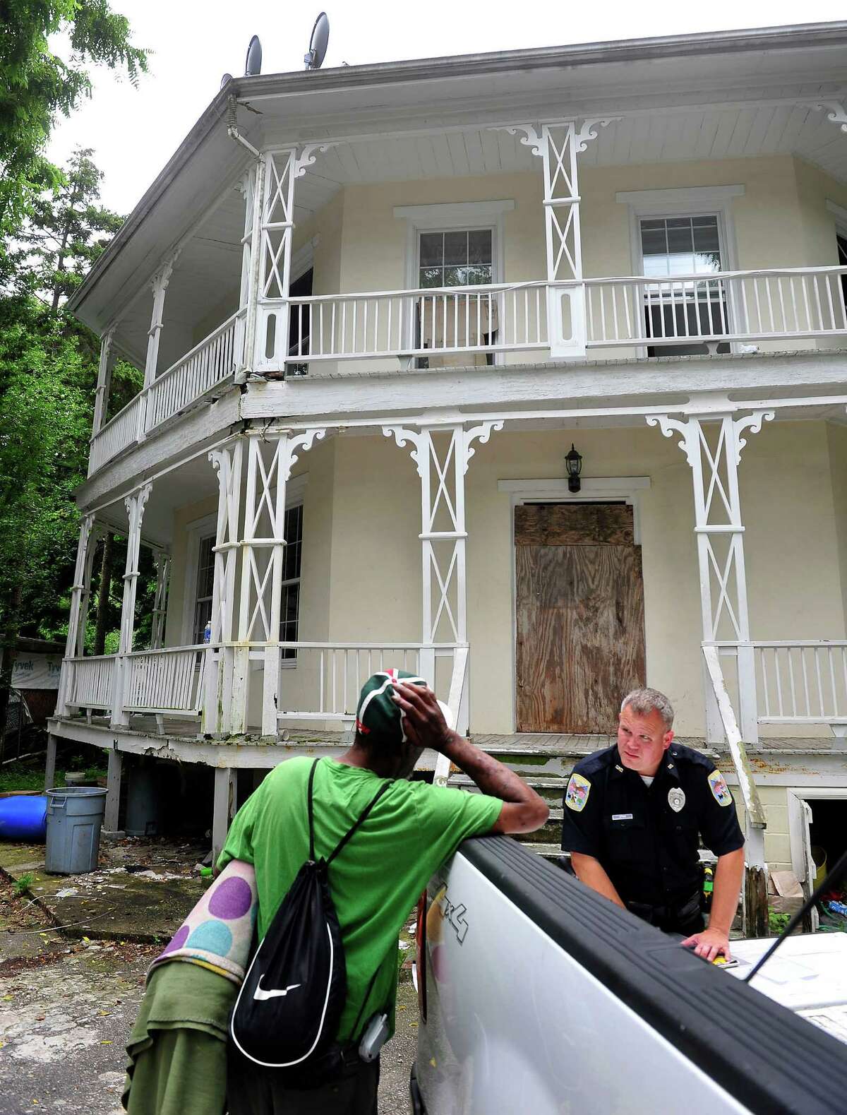 Abandoned octagonal house gives city headaches