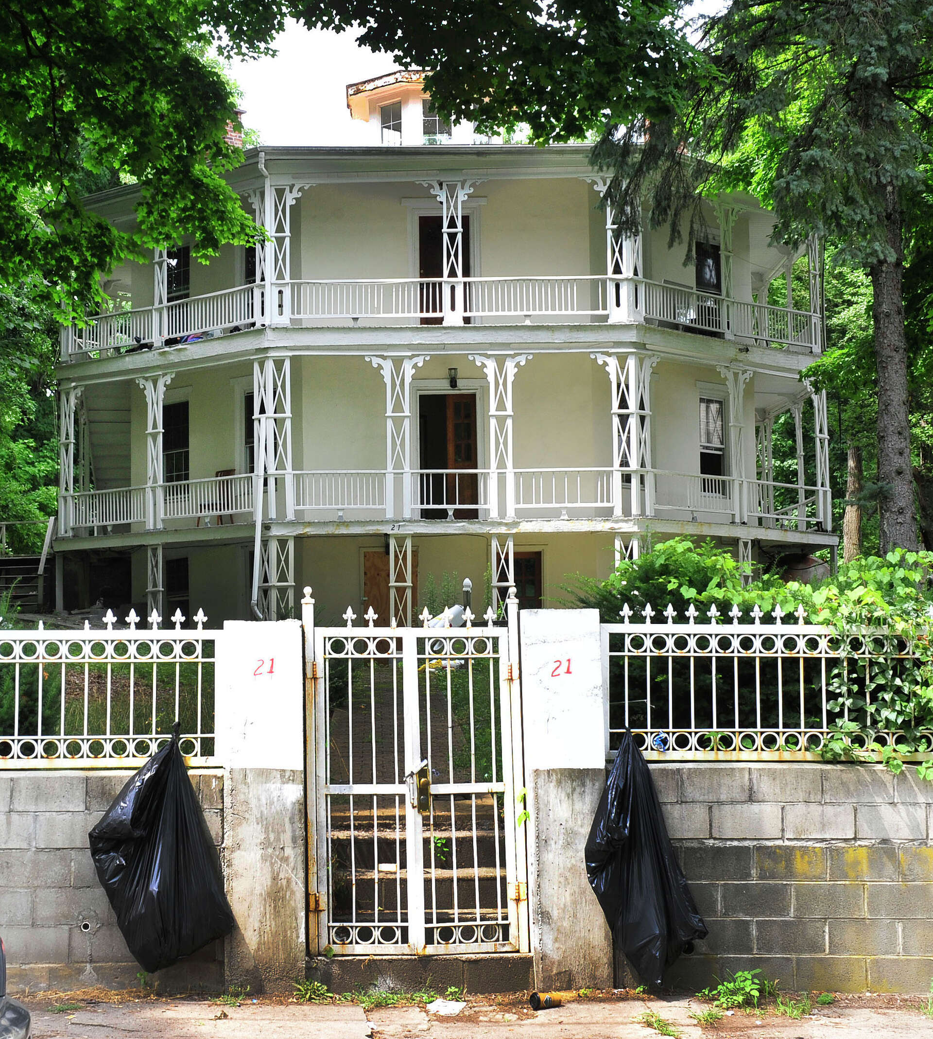 Danbury buys dilapidated 1852 Octagon House off foreclosure market