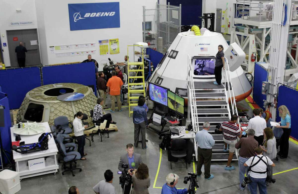 Boeing unveils new spacecraft