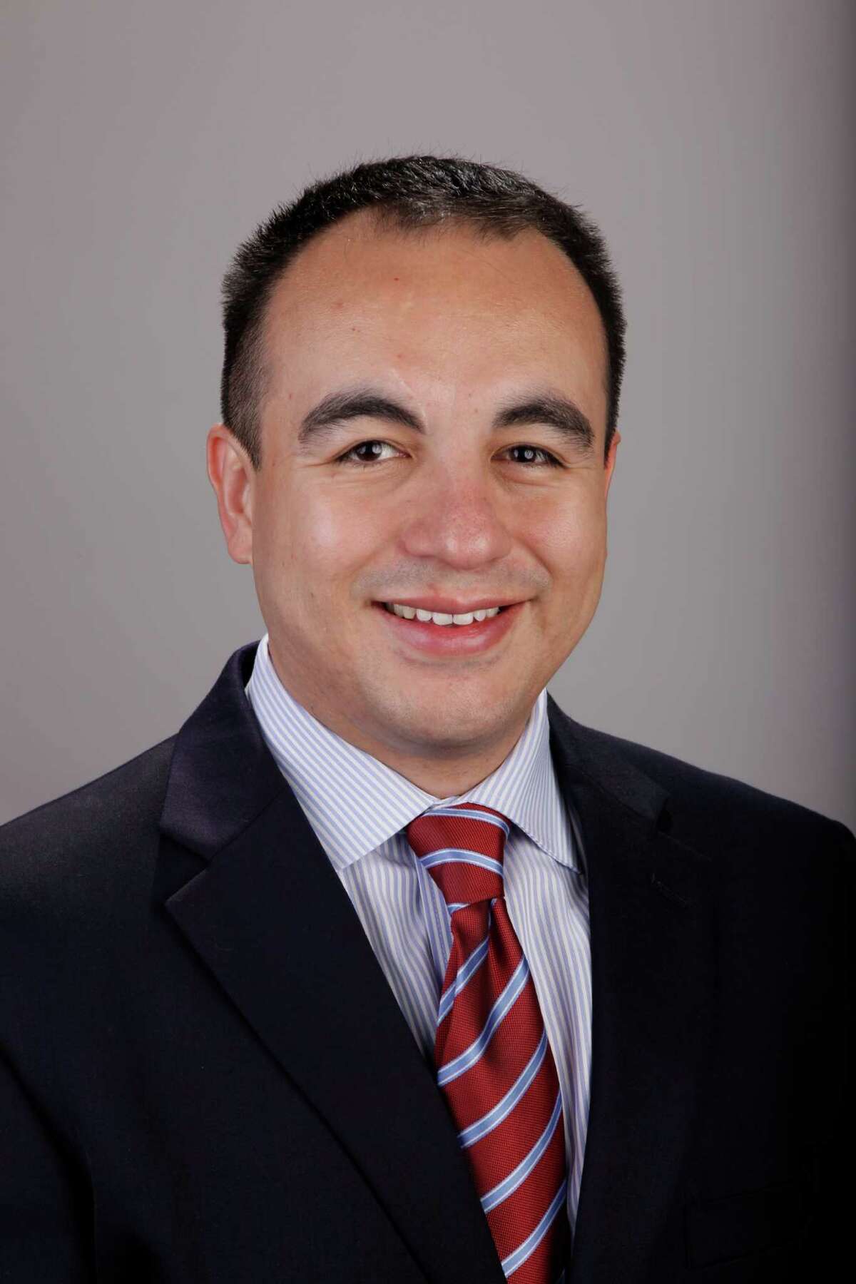 Rockets exec Rosas to become Mavs GM