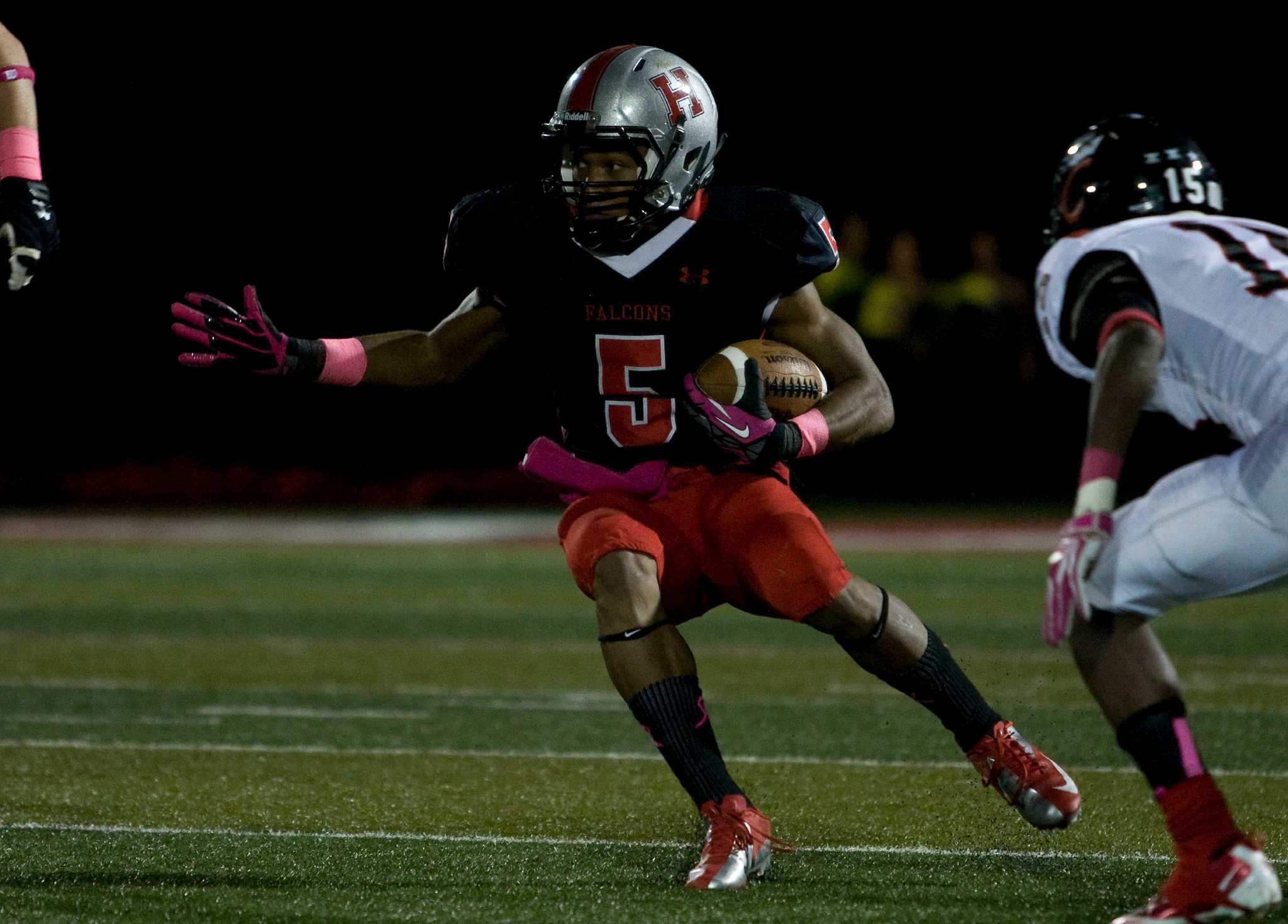 Football: Huffman has yet to settle on a quarterback