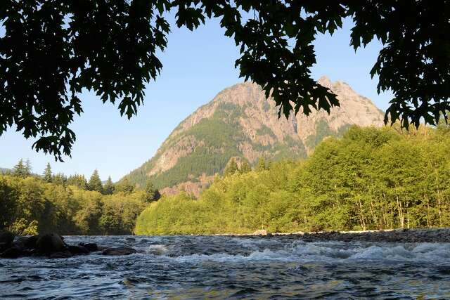 8 places to go river and lake floating around Seattle