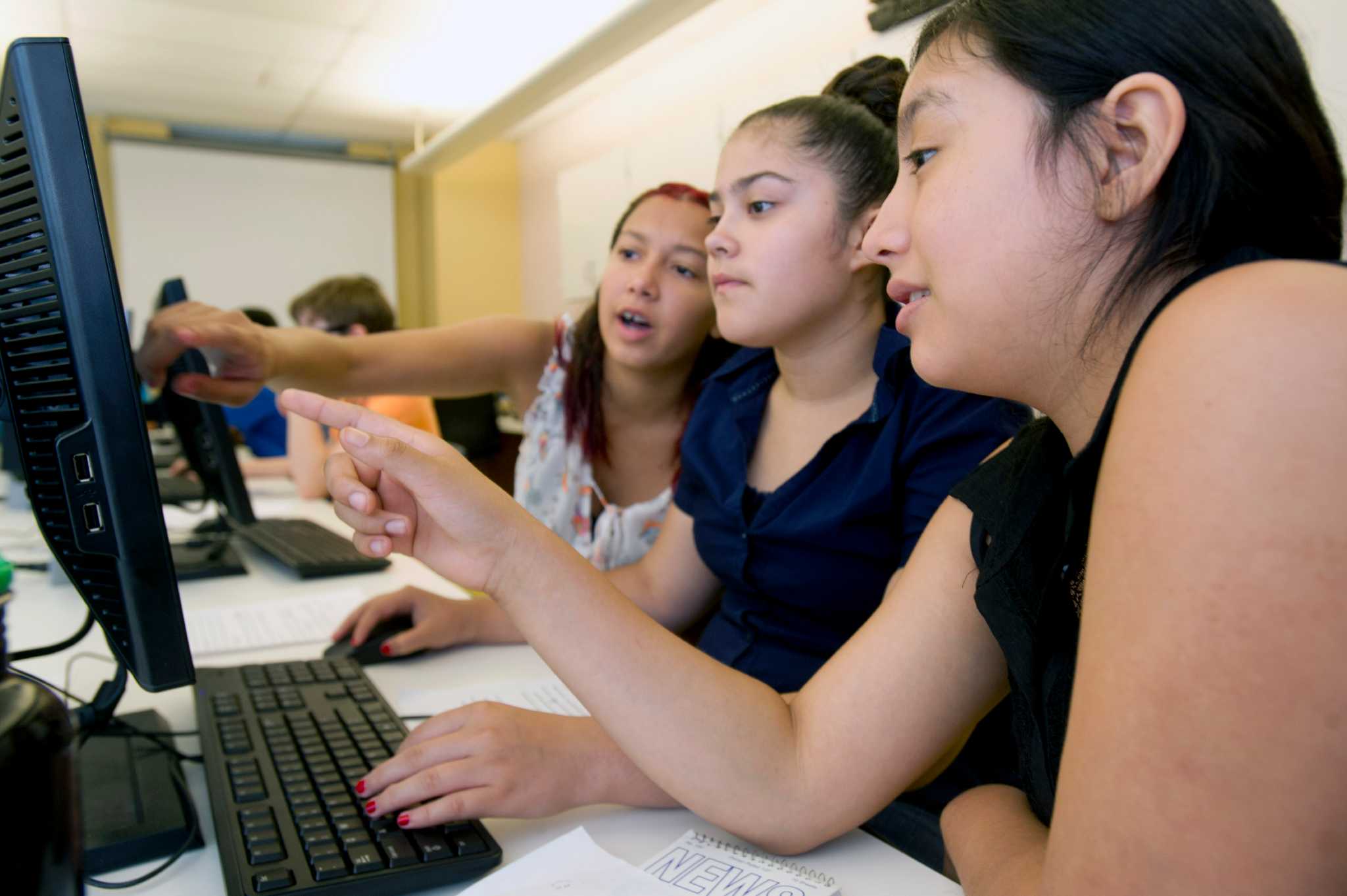 Stamford grads teach journalism to middle schoolers