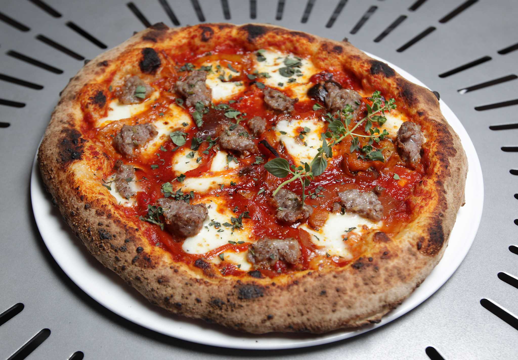 Crust is the thing at Pizzeria Solario