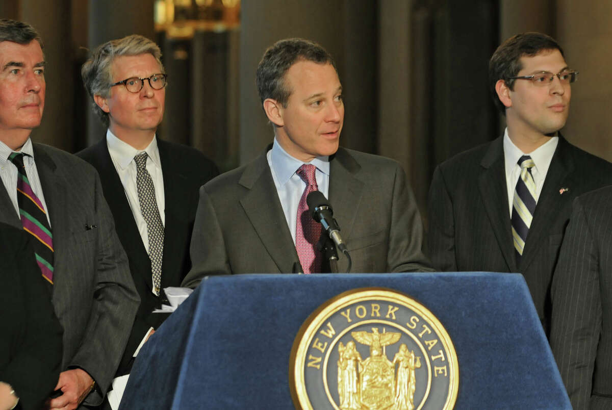 New sex case ends career of Silver aide