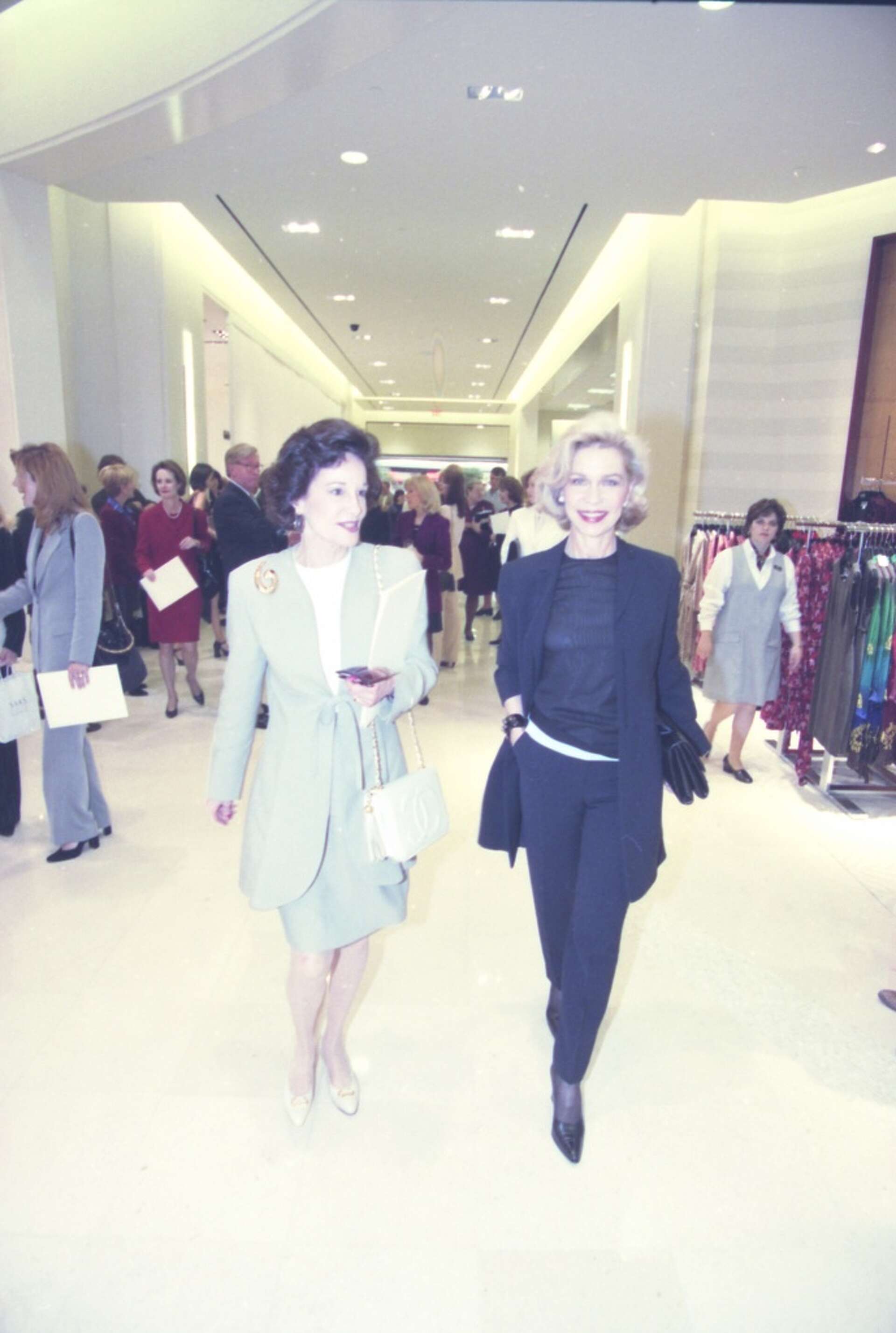 A look through Houston philanthropist, Lynn Wyatt's life as a Bayou ...