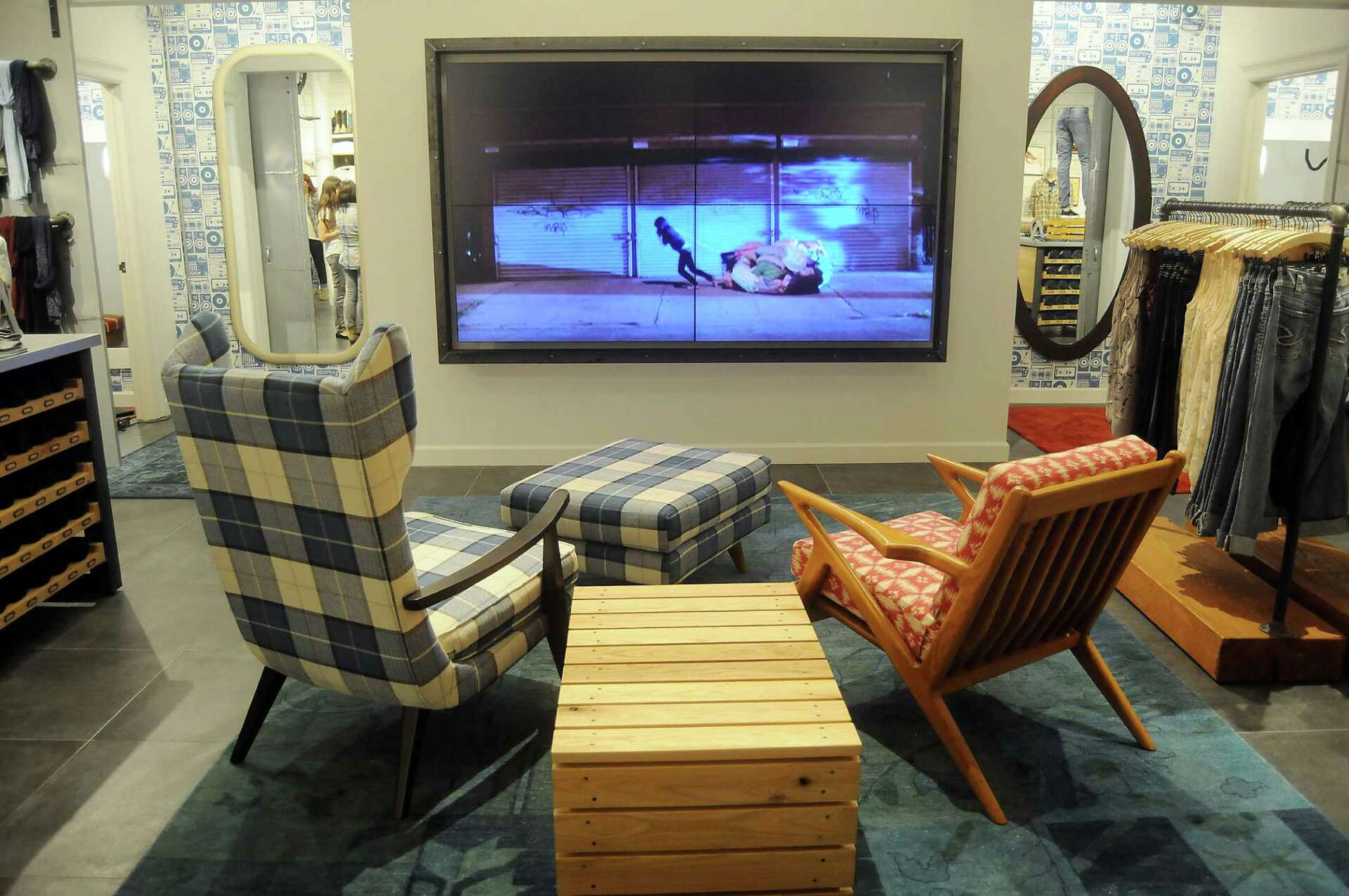 The Woodlands Mall gets a new denim store