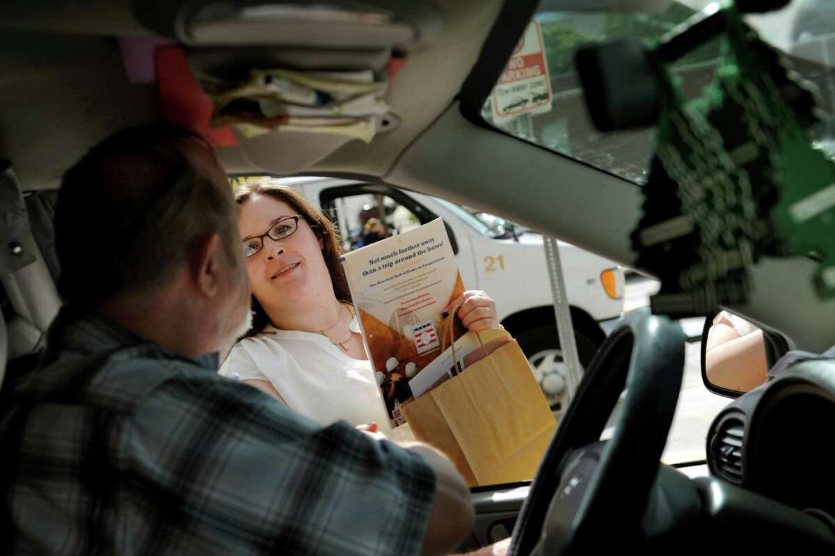 Too many cabbies chase too few fares in region