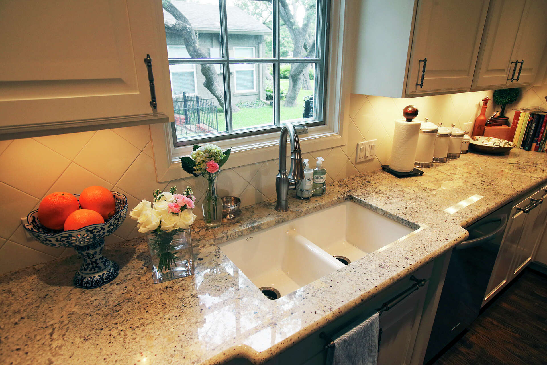 Cooks & Cocinas: A classic mix of comfort and elegance