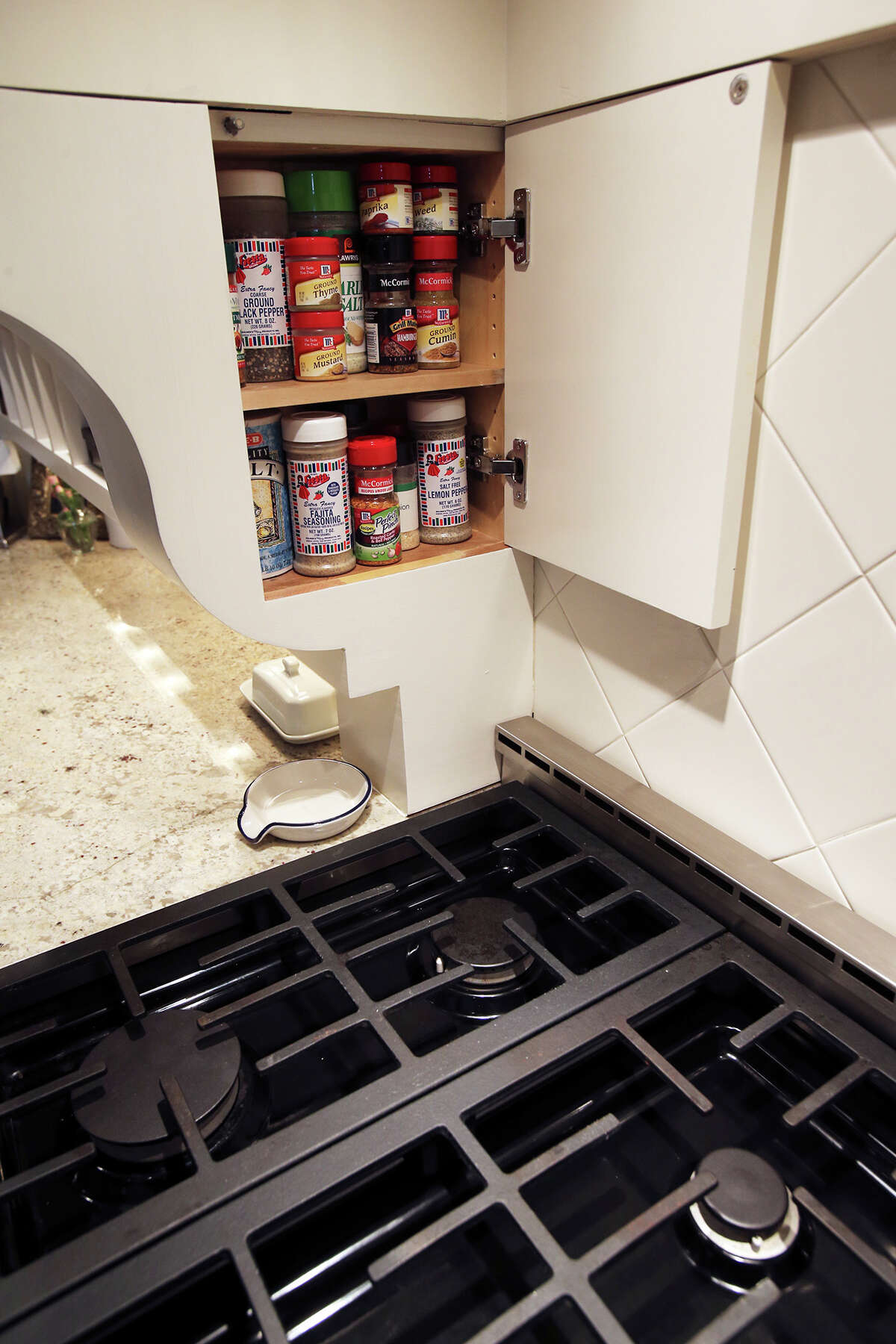 Cooks & Cocinas: A classic mix of comfort and elegance