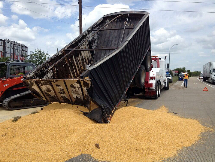 Big rig loses load of corn near U.S. 59 in Rosenberg