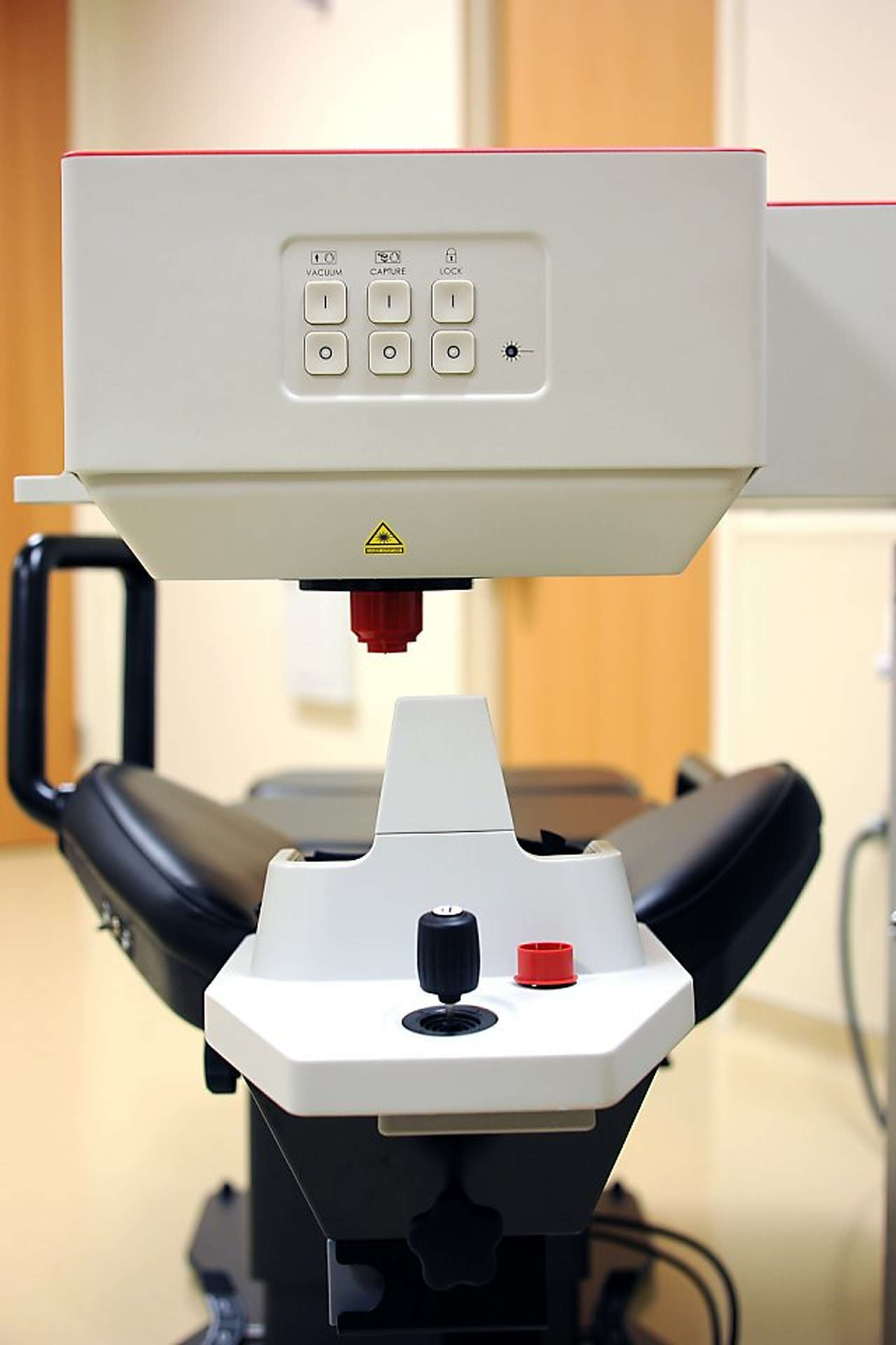 Stanford starts doing laser cataract surgery