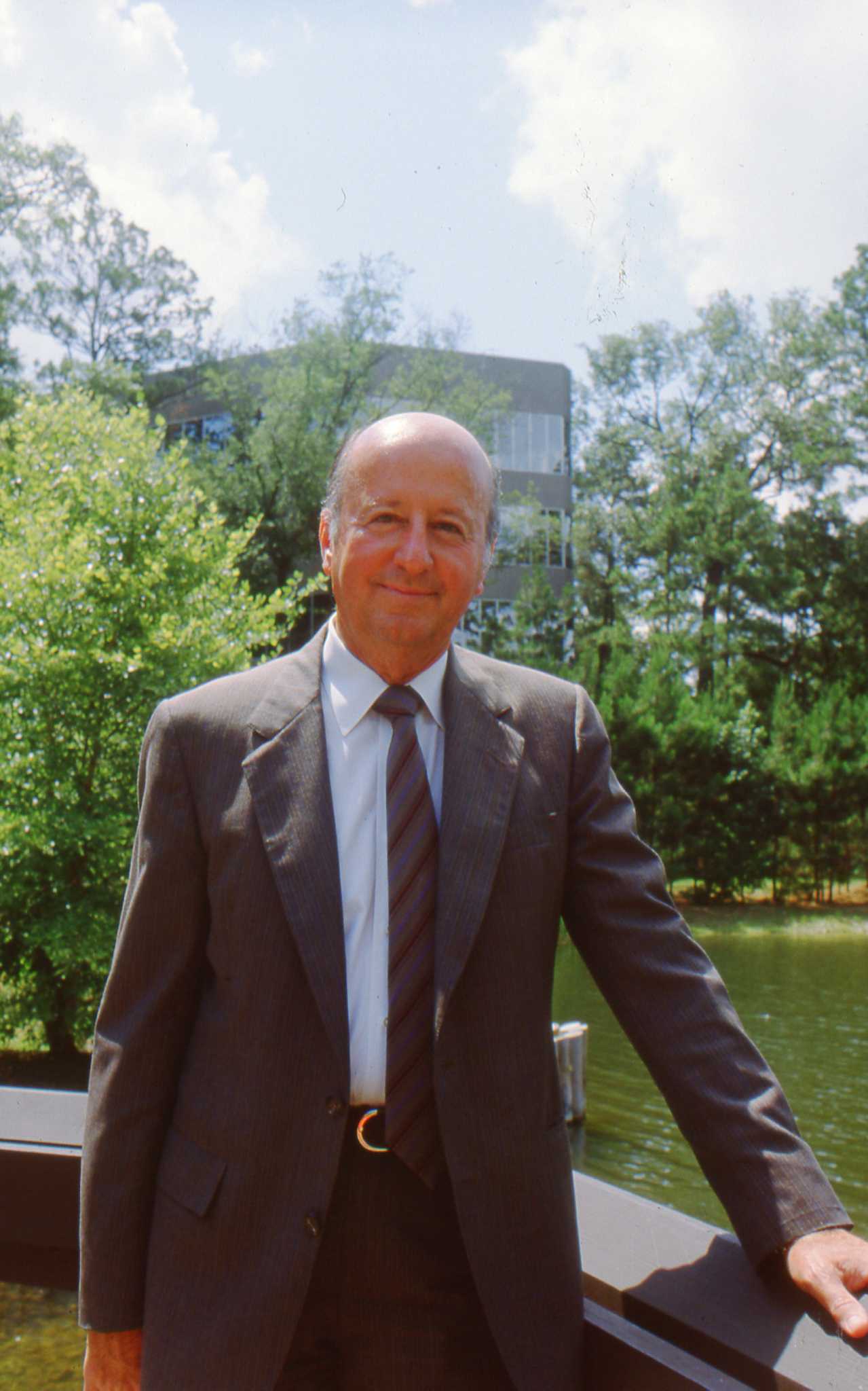 Symphony to honor George Mitchell's arts contributions