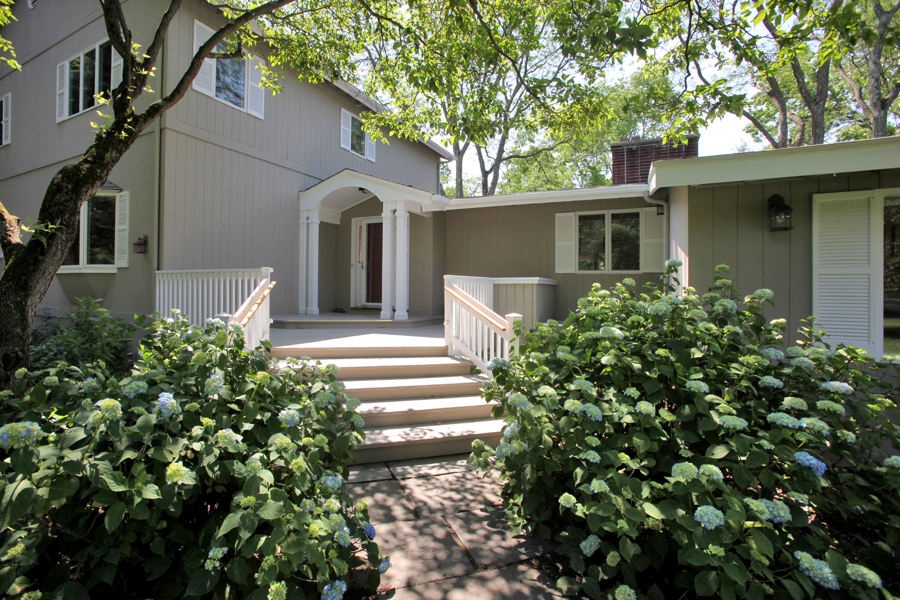 On the market: Once home to artist, house showcases the art of living