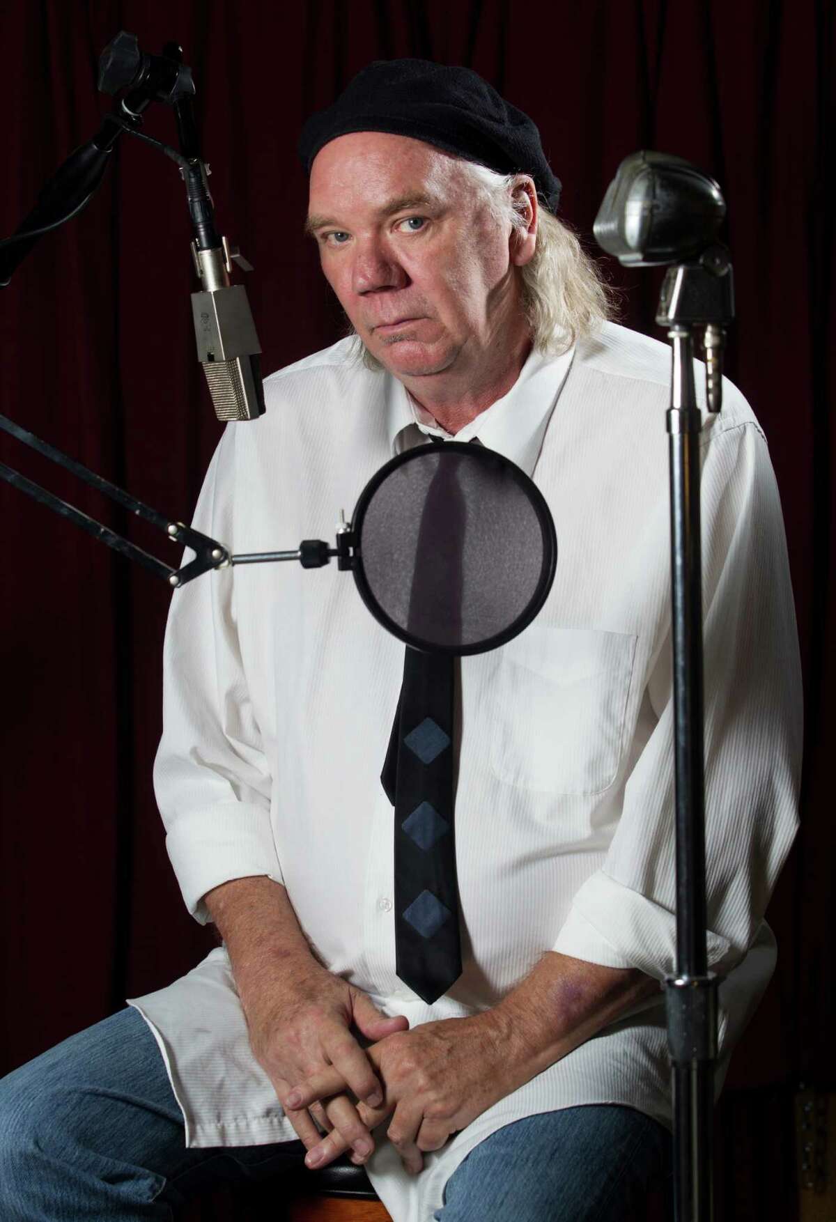 Eric Taylor returns full of contrast