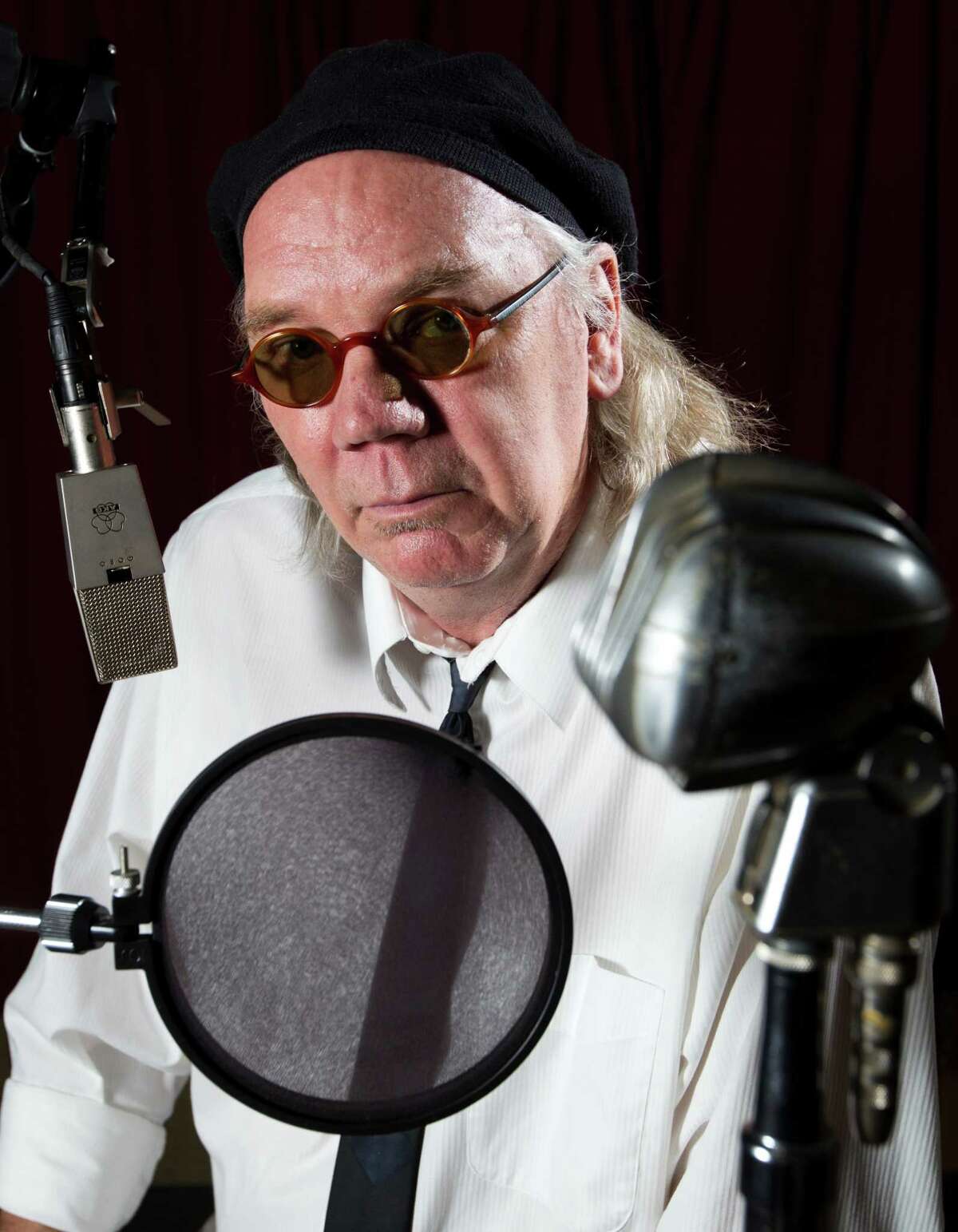 Eric Taylor returns full of contrast