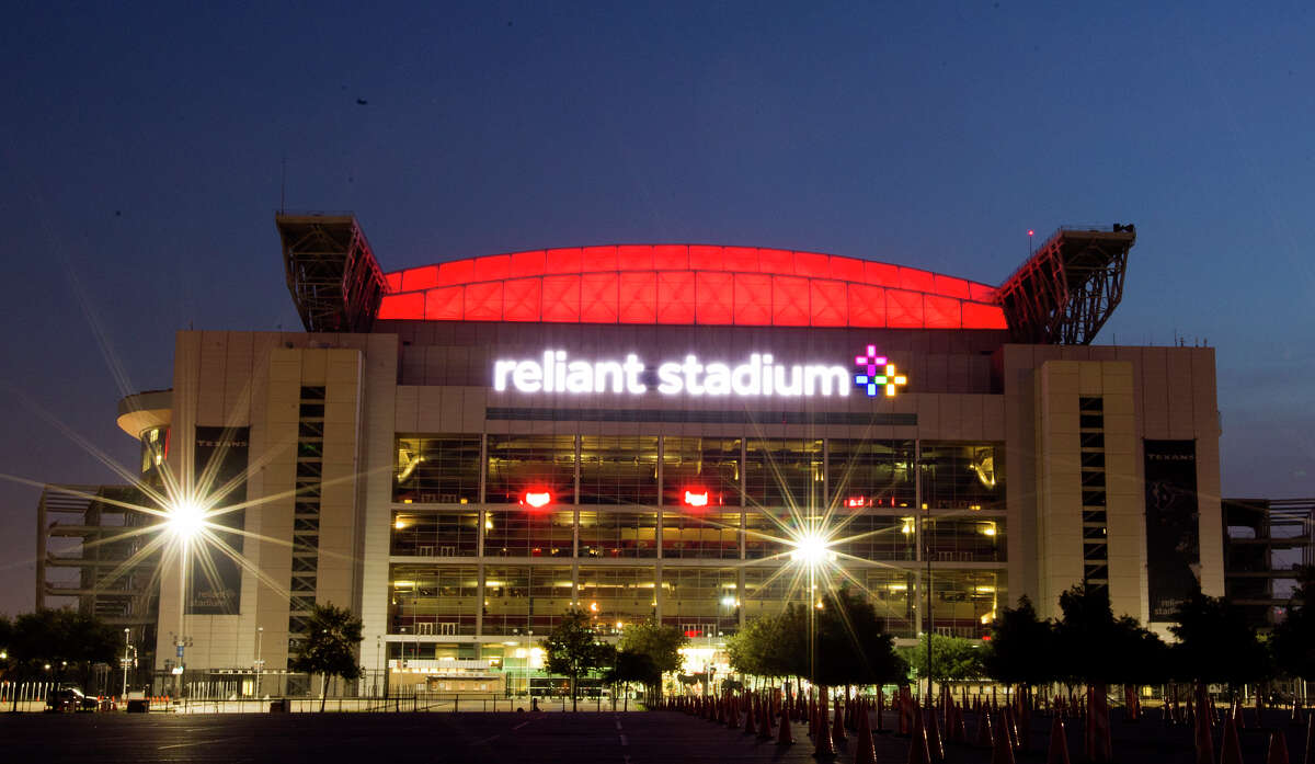 Color testing for Reliant's new giant video boards produces strange glow