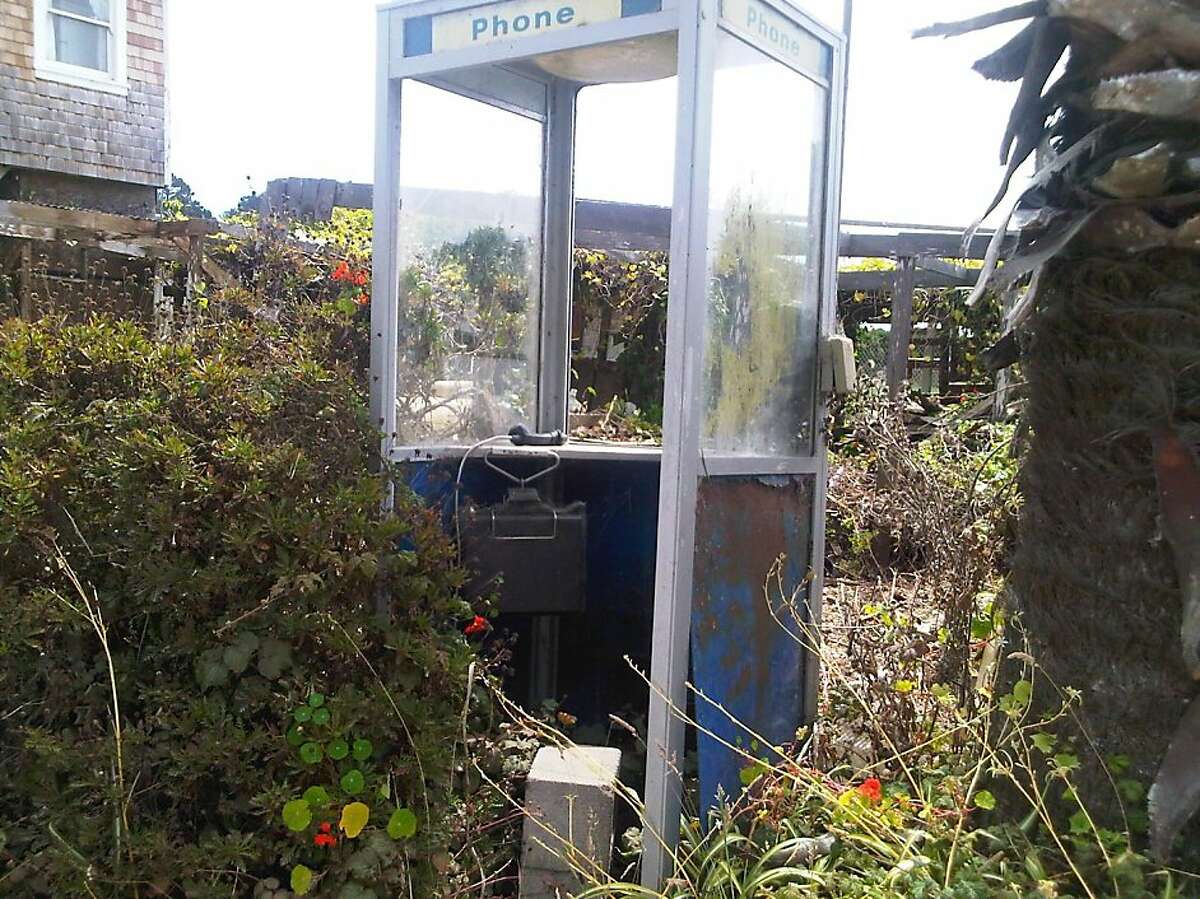 A tribute to the now-romantic phone booth