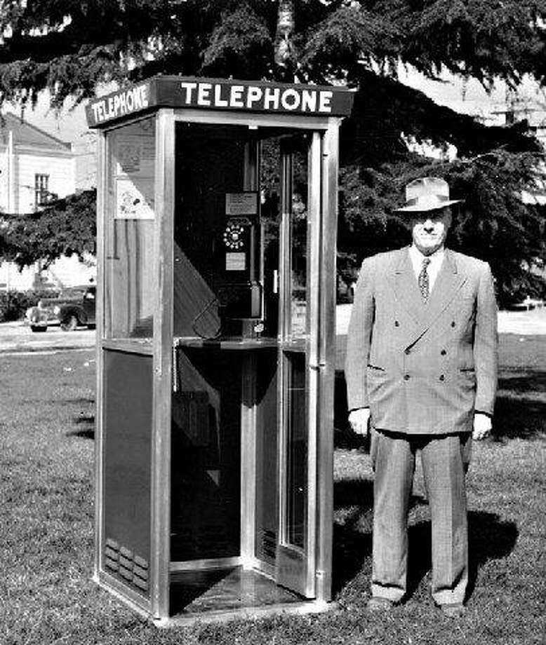 A tribute to the now-romantic phone booth - SFGate