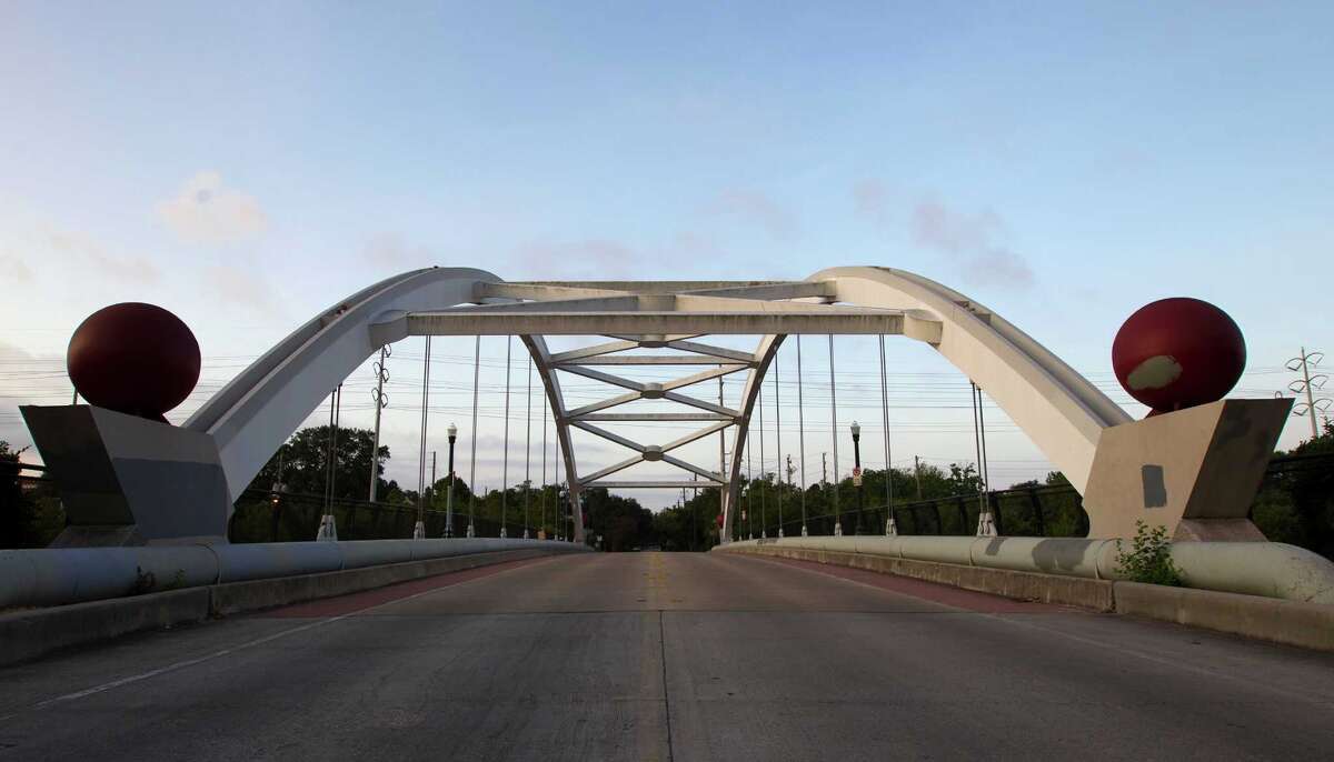 Lights over arch bridges over Southwest Freeway may sparkle again